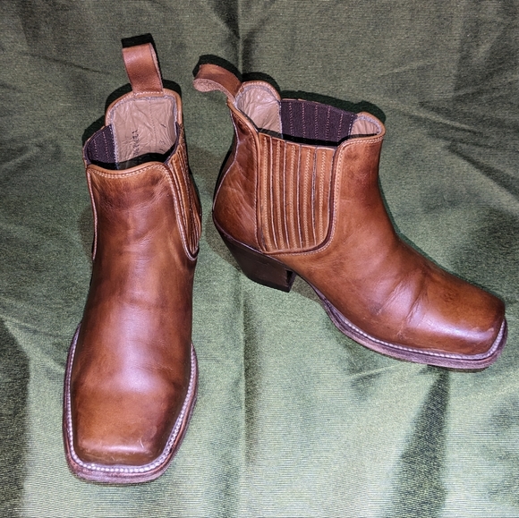 John Fluevog | Shoes | Fluevog Courtney Ankle Boots Sz 7 | Poshmark